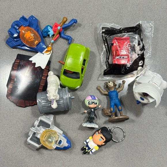 Disney | Toys | Bundle Random Disney Meal Toy Lot | Poshmark